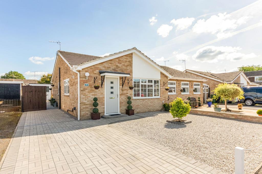 Schongau Close, Abingdon OX14 2 bed semi-detached bungalow - £365,000