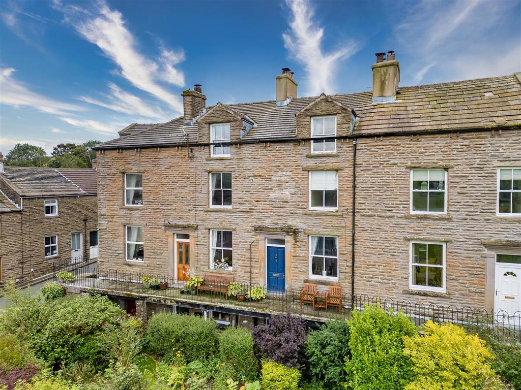 Prospect View, Hawes DL8 3 bed terraced house for sale - £250,000