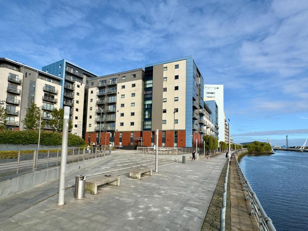 Meadowside Quay Square, Glasgow... 3 bed flat - £1,600 pcm (£369 pw)