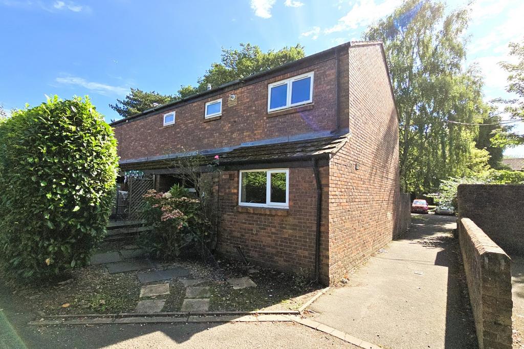 Wayside Court, Woking 2 bed ground floor maisonette - £275,000