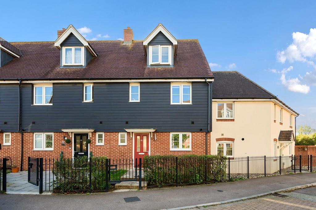 Ryeland Way, Kingsnorth, Ashford TN25 4 bed townhouse for sale - £360,000
