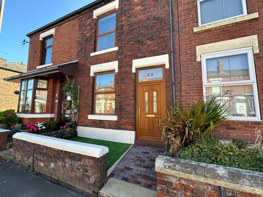 Dowson Road, Hyde, SK14 1QS 2 bed terraced house - £180,000