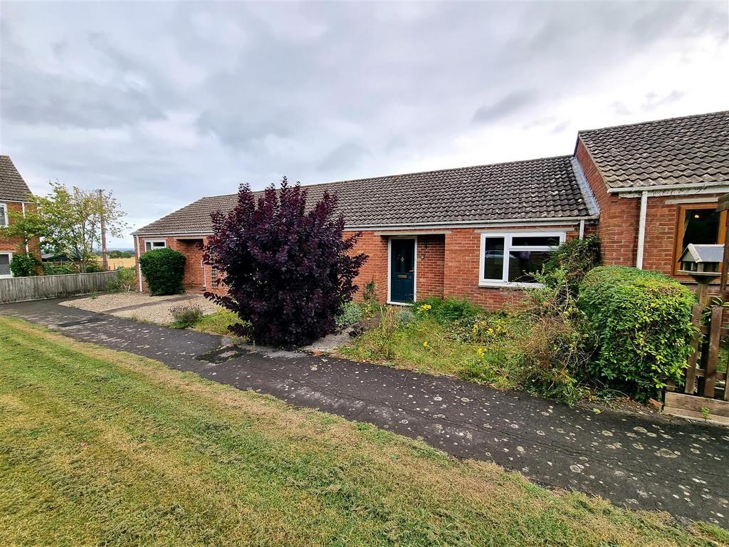 Biss Close, Upton Scudamore, Warminster 2 bed semi-detached house - £150,000