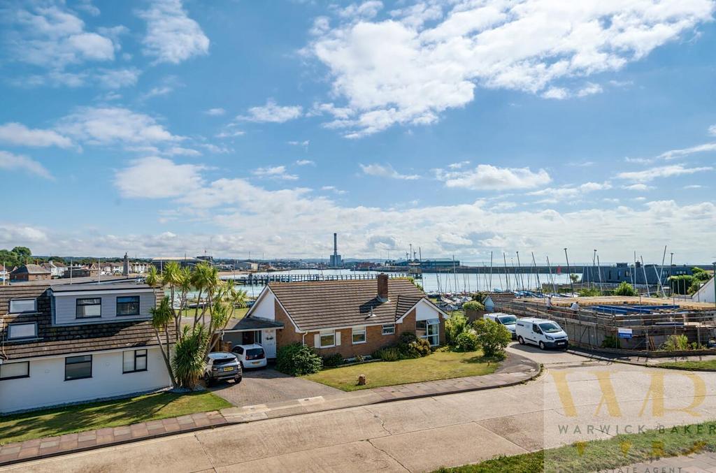 Harbour Way Shoreham by Sea 4 bed townhouse - £1,800 pcm (£415 pw)