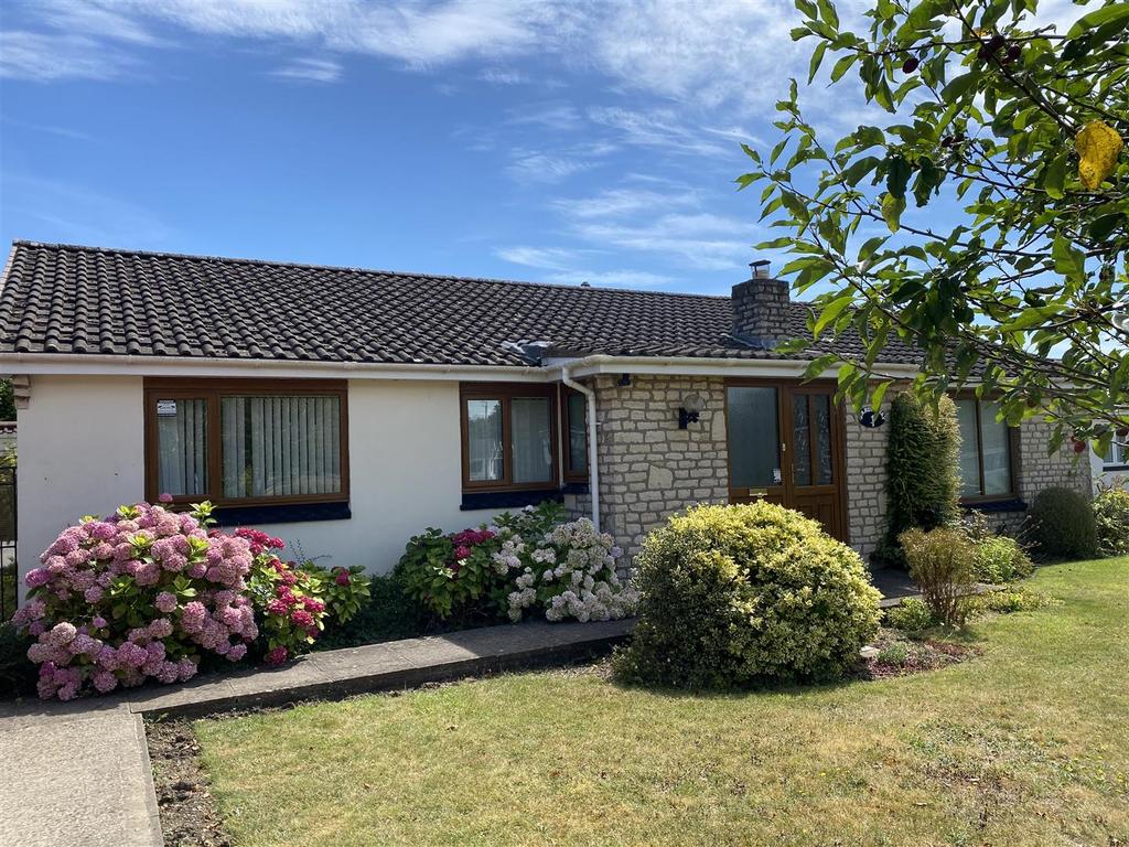 Sarum Way, Calne SN11 4 bed bungalow - £500,000