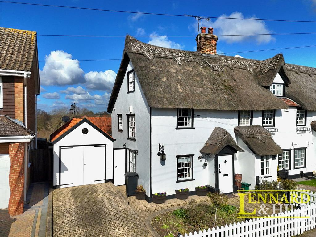 High Road, Grays RM16 2 bed end of terrace house - £450,000