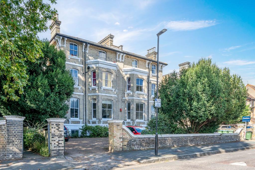 2 Vanbrugh Park Road West, Greater... 2 bed flat - £1,800 pcm (£415 pw)
