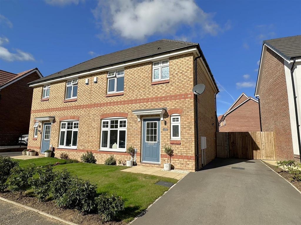 Londonderry Close, Wynyard, TS22 5WD 3 bed semi-detached house - £239,999