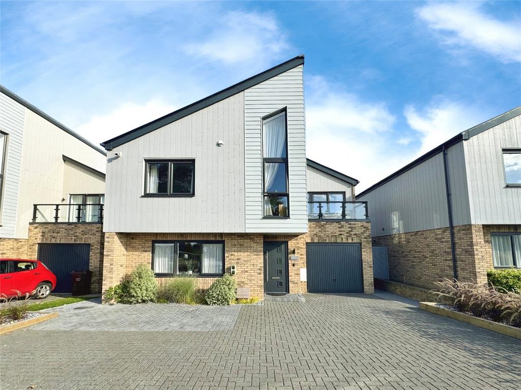 Station Road, Rainham ME8 4 bed detached house - £575,000