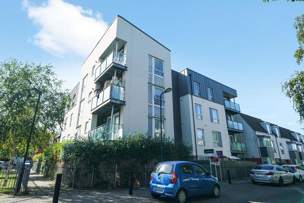 Drinkwater Road, Harrow HA2 2 bed flat - £375,000