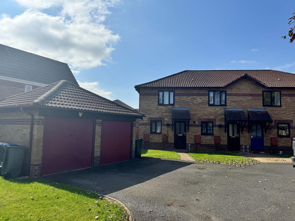 Bicester OX26 2 bed terraced house - £1,350 pcm (£312 pw)