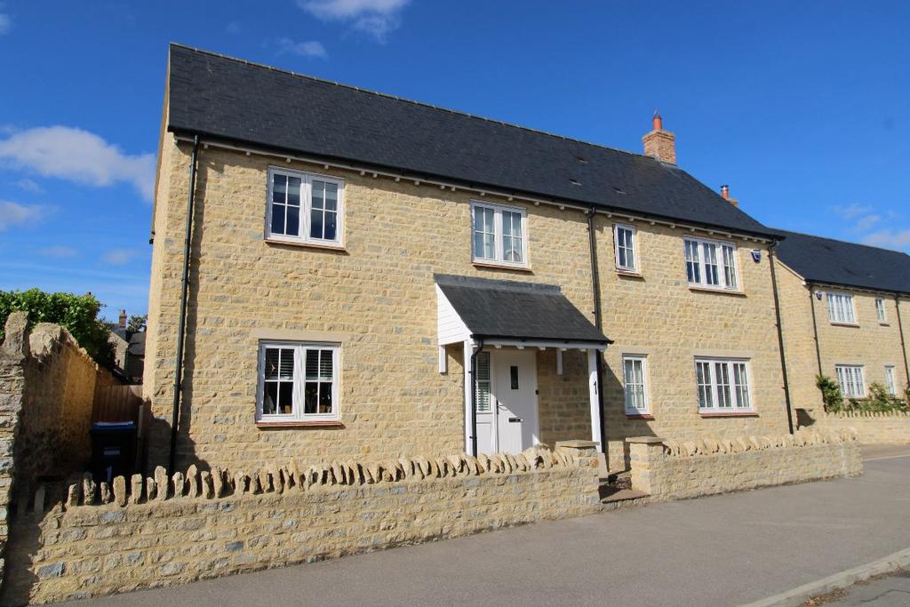 BADGERS CLOSE, OLNEY 5 bed detached house - £2,595 pcm (£599 pw)