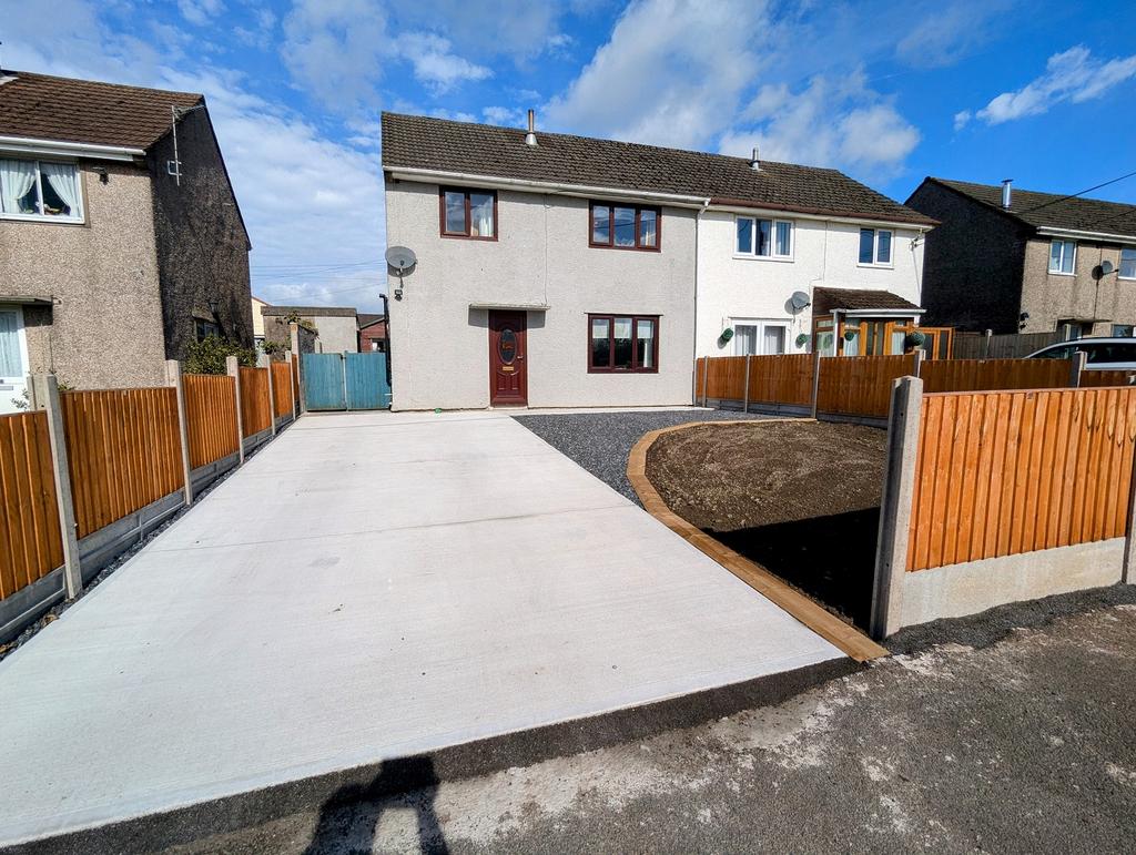Is -Y- Llan, Llanddarog, Carmarthen... 3 bed semi-detached house - £219,995