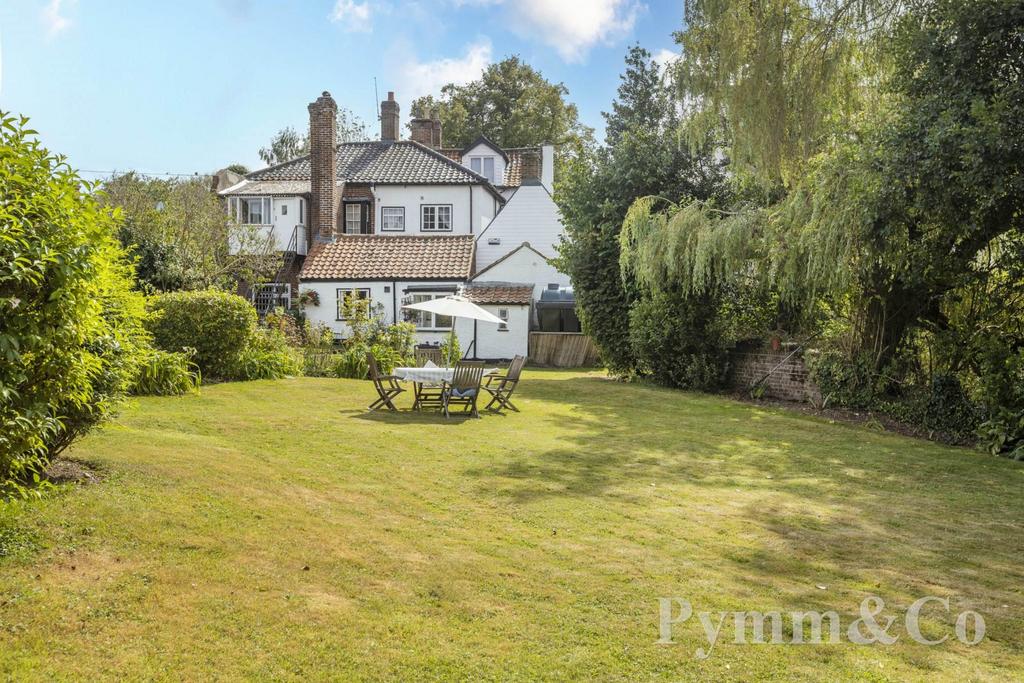 Mill Road, Norwich NR14 5 bed link detached house for sale - £550,000