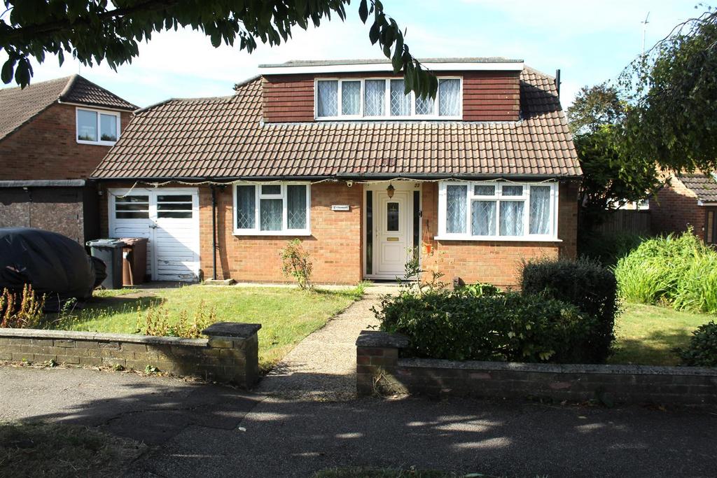 The Greenway, Potters Bar EN6 3 bed detached bungalow - £649,950