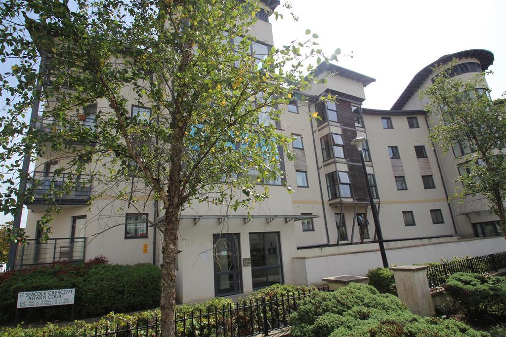 Rowan Court, Old Town, Swindon 1 bed flat - £775 pcm (£179 pw)