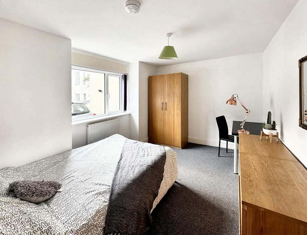 Quaker Lane, Plymouth PL3 5 bed terraced house - £520 pcm (£120 pw)