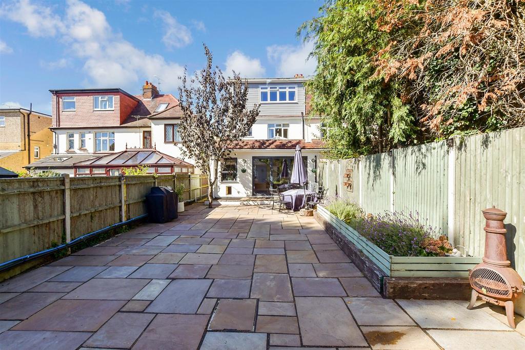 Chatham Road, Sandling, Maidstone, Kent 4 bed semi-detached house - £ ...