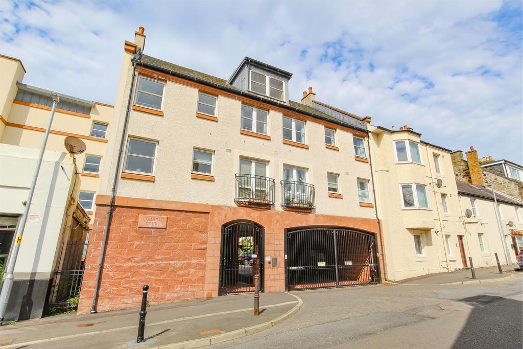 Nelson Street, Largs KA30 2 bed flat - £149,000