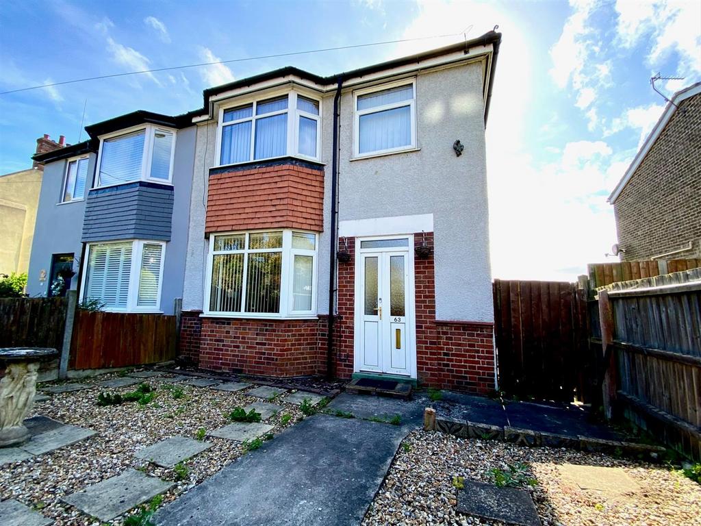 Oulton Road, Lowestoft, Suffolk, NR32 3 bed semi-detached house - £170,000