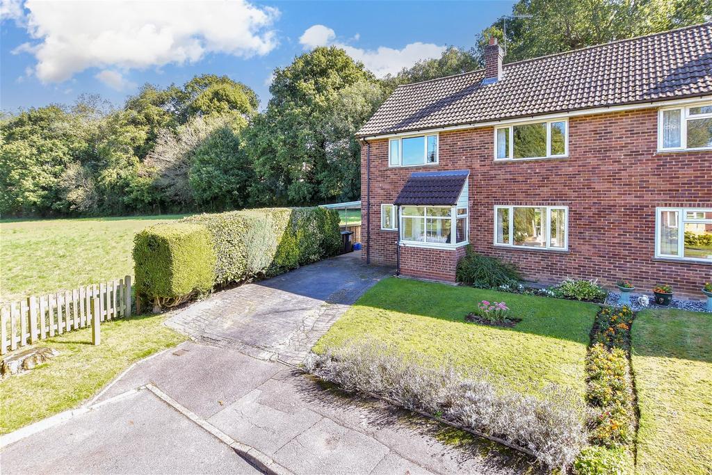 Riding Park, Hildenborough... 3 bed semi-detached house - £525,000