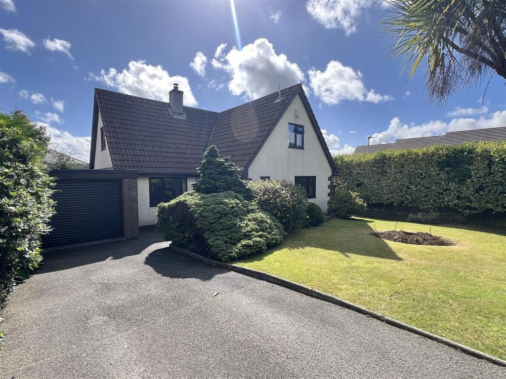 Socotra Drive, Trewoon 4 bed detached bungalow - £395,000