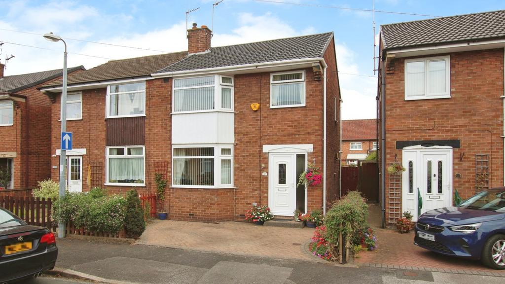 Cherry Garth, Beverley, East Riding... 3 bed semi-detached house - £180,000