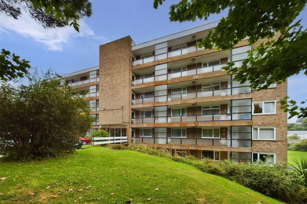 Collingwood Rise, Folkestone 2 bed apartment - £150,000