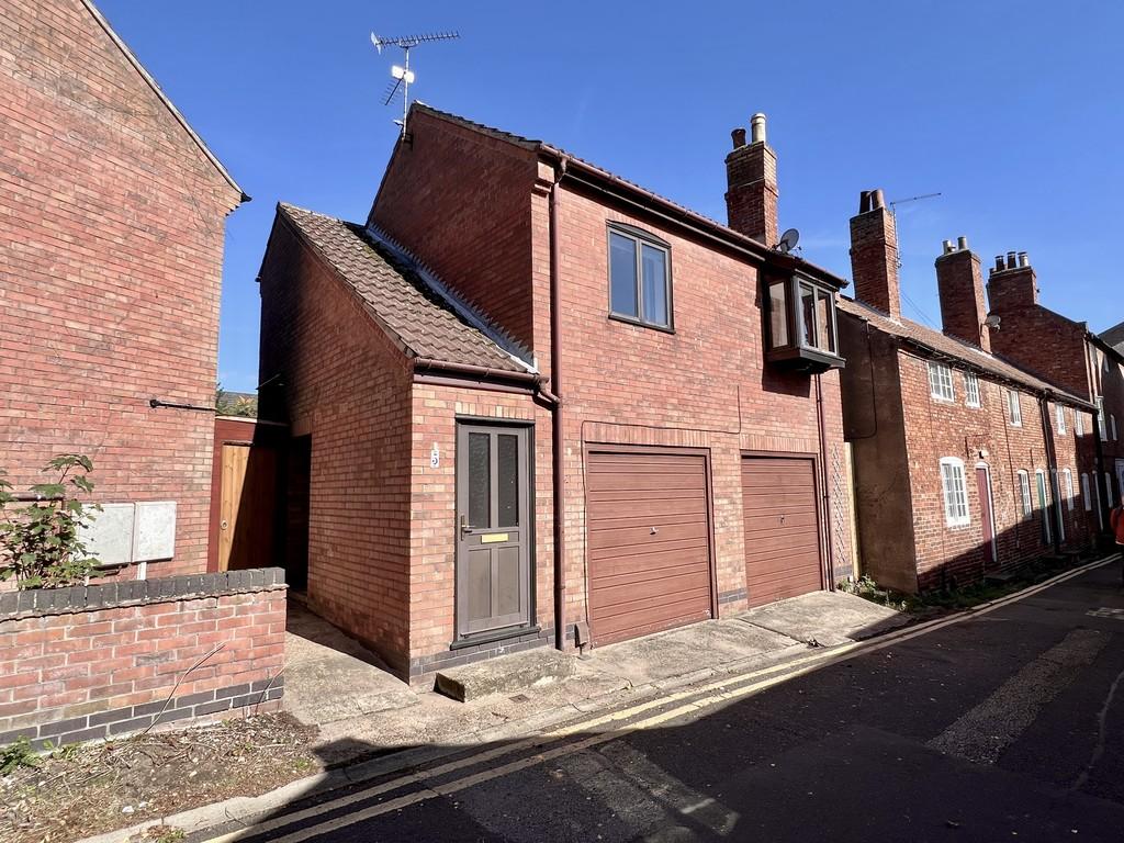 Mount Lane, Newark 1 bed flat - £595 pcm (£137 pw)