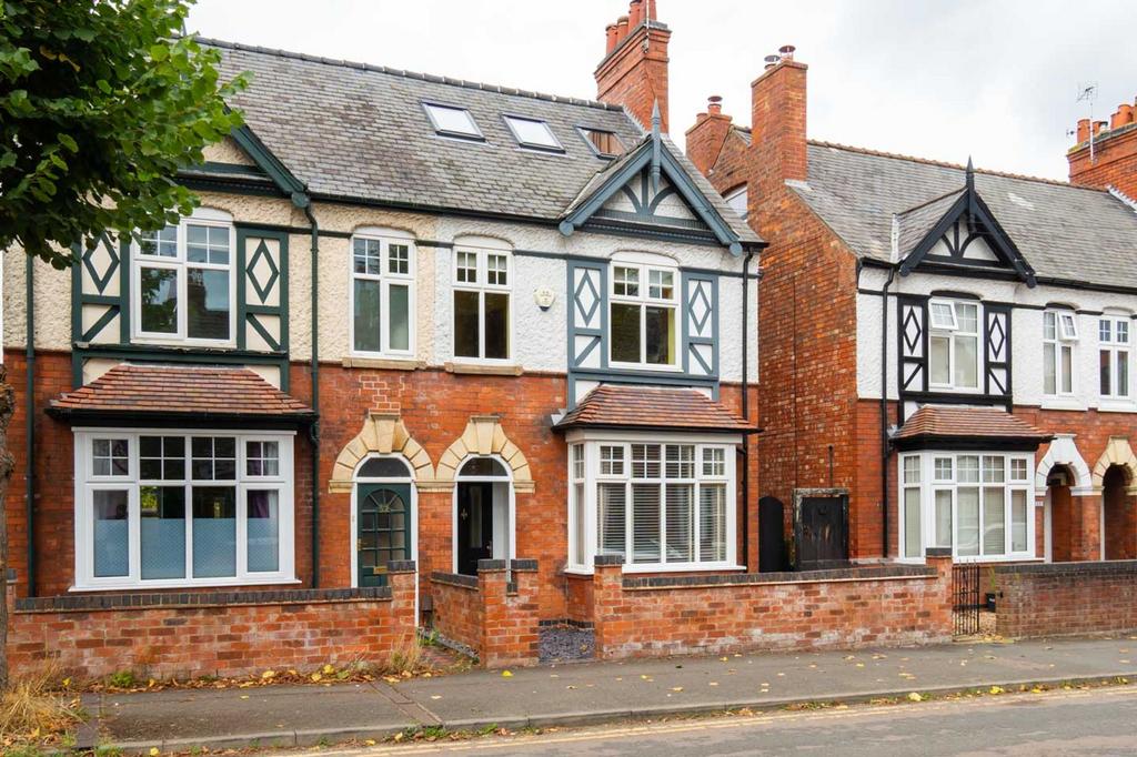 Nithsdale Avenue, Market Harborough... 4 bed semi-detached house - £500,000