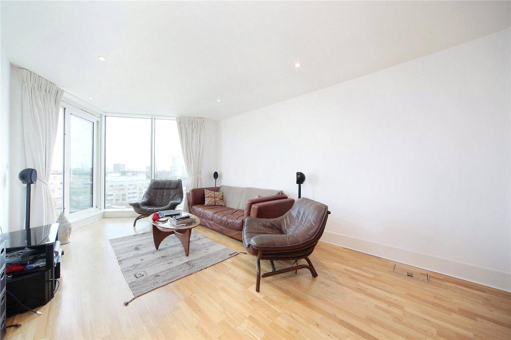 Ensign House, Juniper Drive... 2 bed flat - £2,600 pcm (£600 pw)
