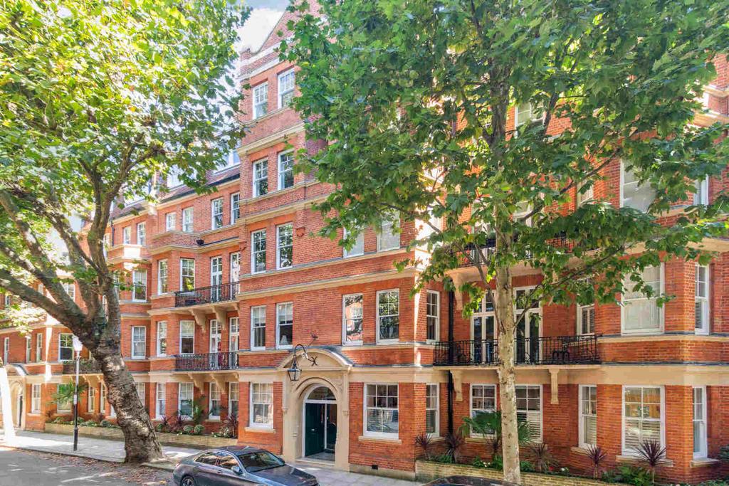 Cheyne Court, Chelsea 3 bed flat for sale - £2,250,000