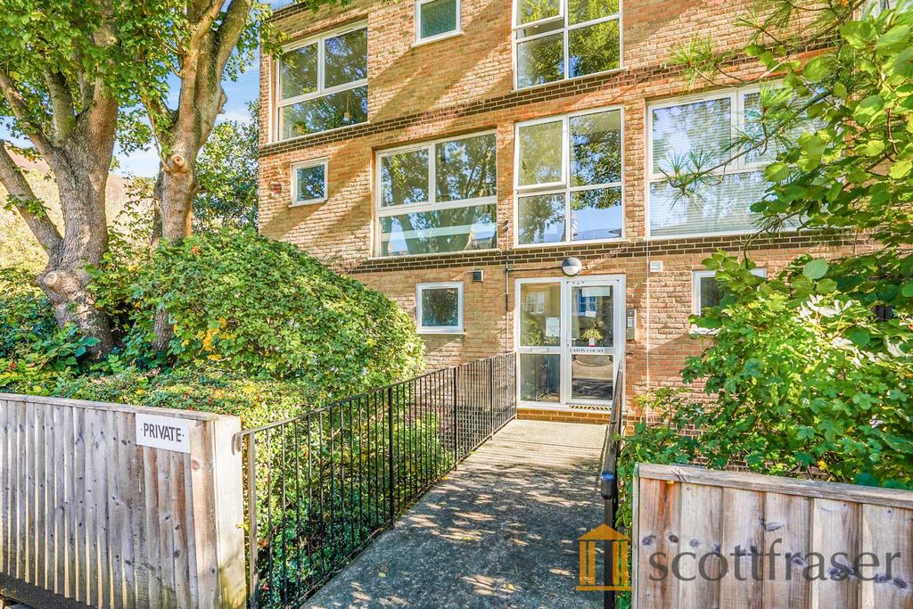 Eaton Court, Water Eaton Road... 1 bed property - £1,400 pcm (£323 pw)
