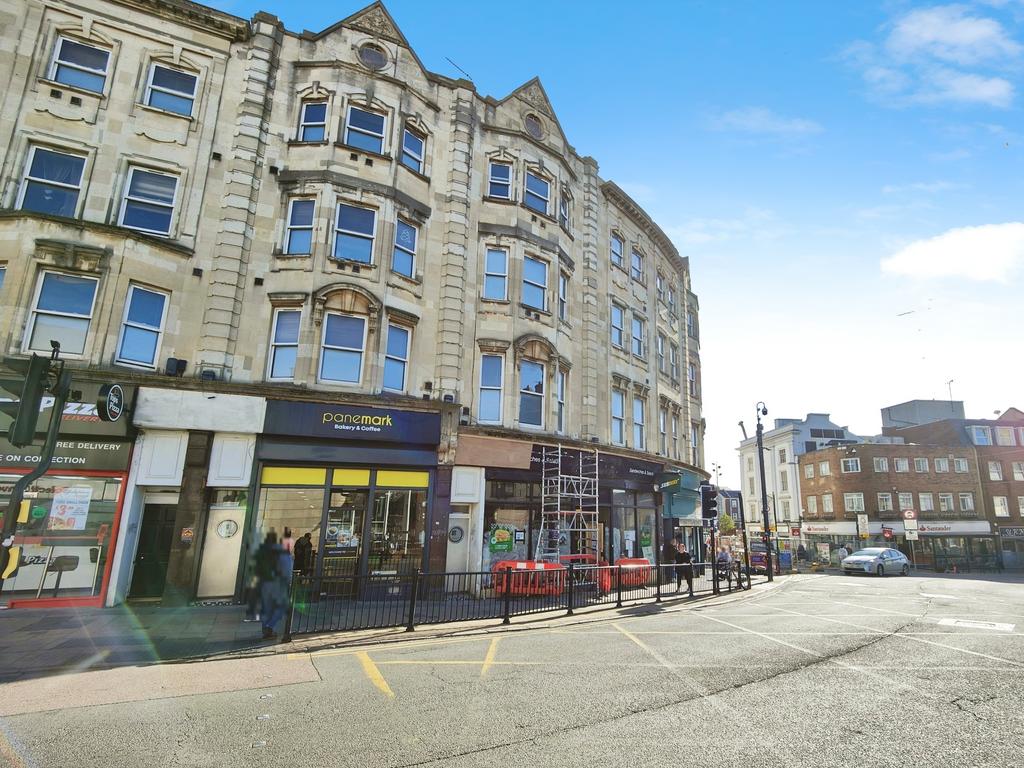 The Parade, Northampton, NN1 2EA 1 bed apartment - £900 pcm (£208 pw)