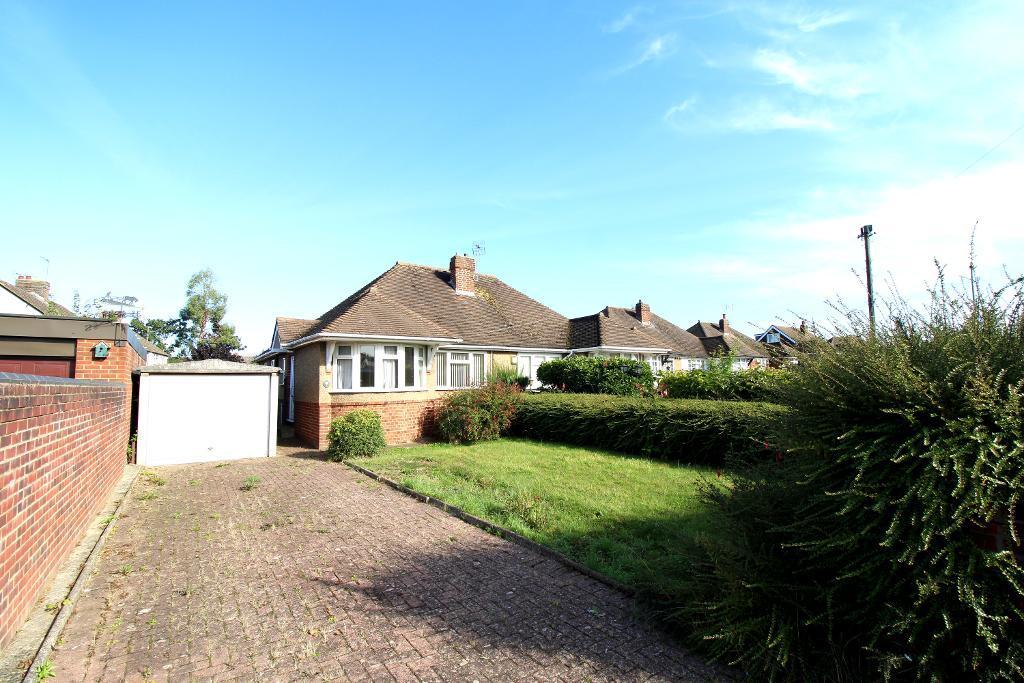 Poplars Close, Stopsley, Luton... 2 bed bungalow - £325,000