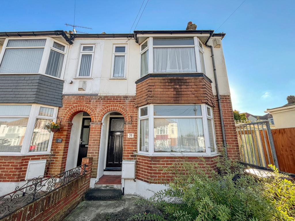Broadway, Rainham, Gillingham, Kent, ME8 3 bed end of terrace house - £ ...