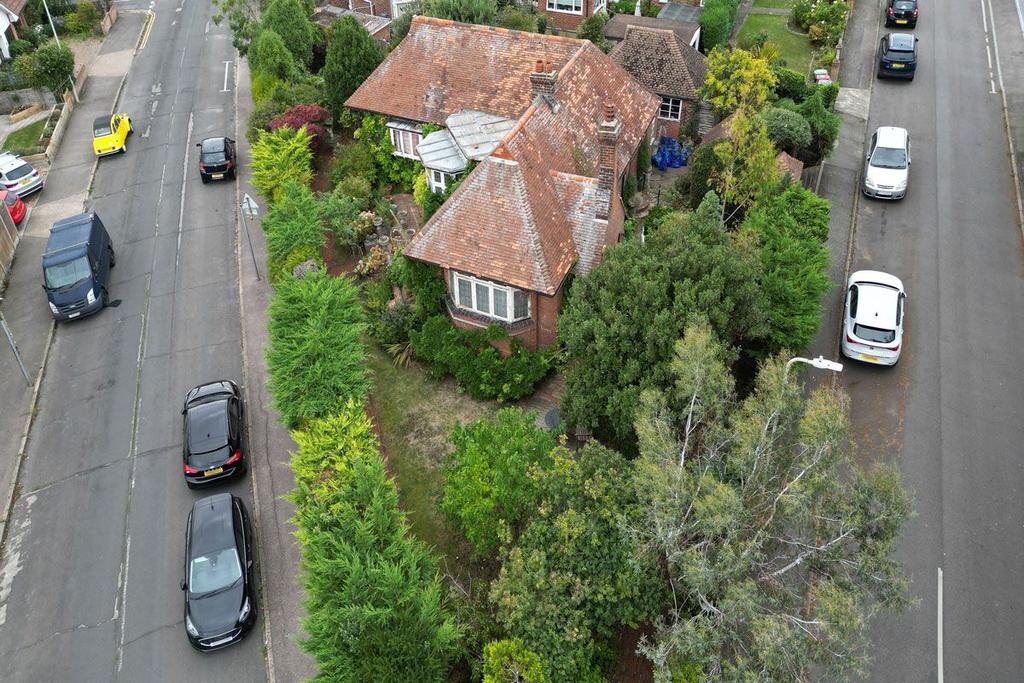 Castle Road, Whitstable 2 bed detached house - £499,995