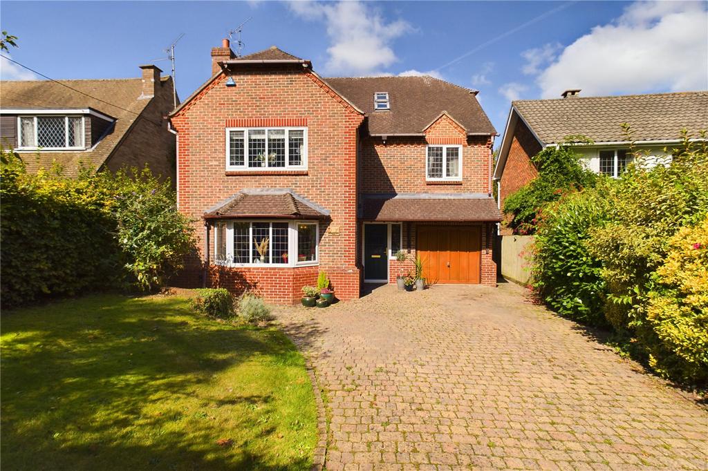 Bunces Lane, Burghfield Common... 4 bed detached house - £795,000