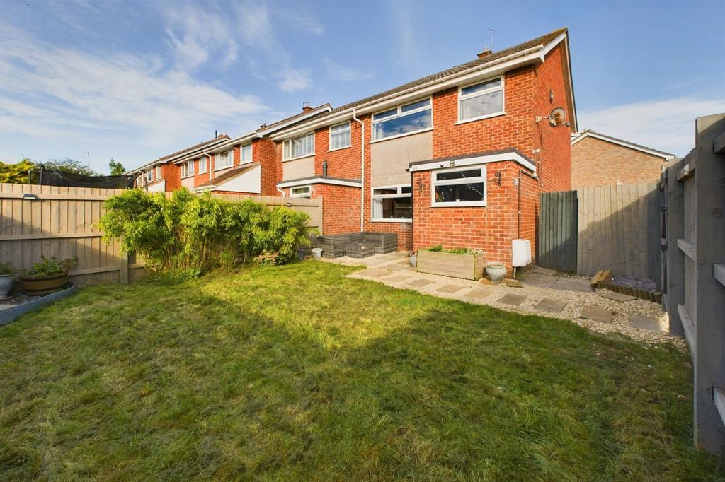 Moor Park, North Somerset BS21 3 bed semi-detached house - £290,000