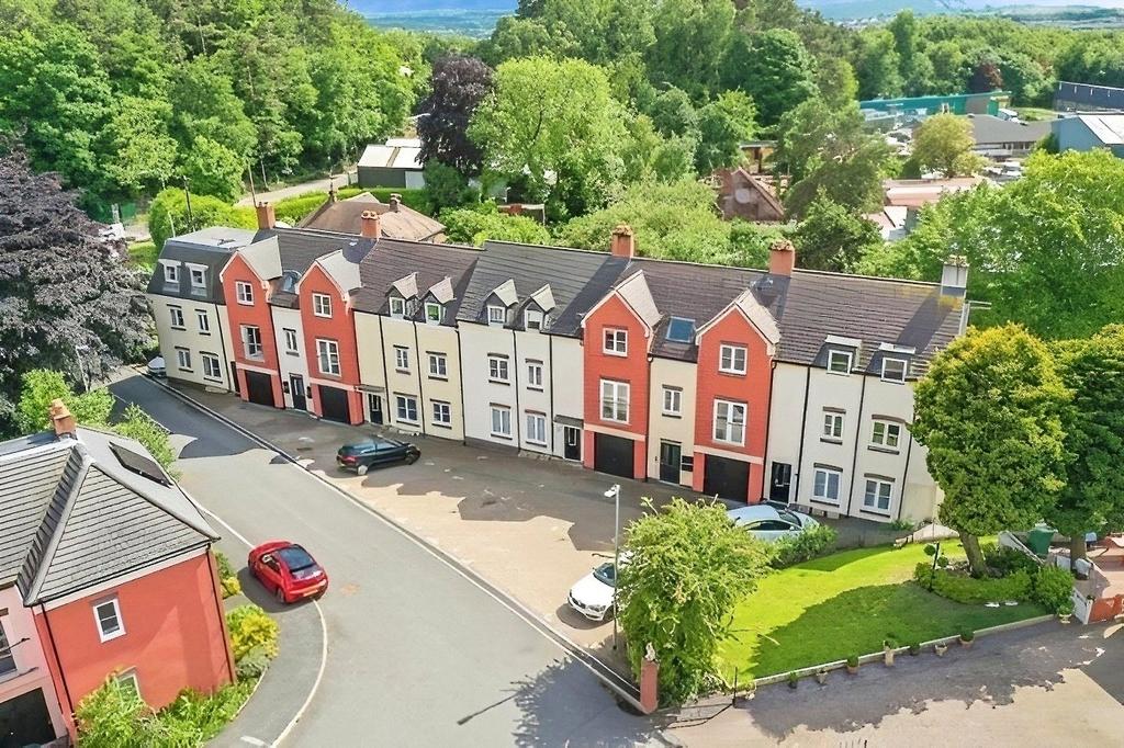 Heath Hill, Telford TF4 2 bed flat - £780 pcm (£180 pw)