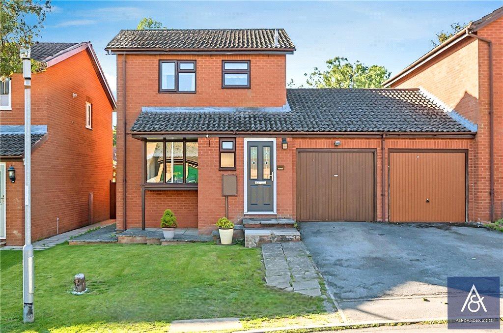 Highfield Court, Northamptonshire NN13 3 bed link detached house - £330,000