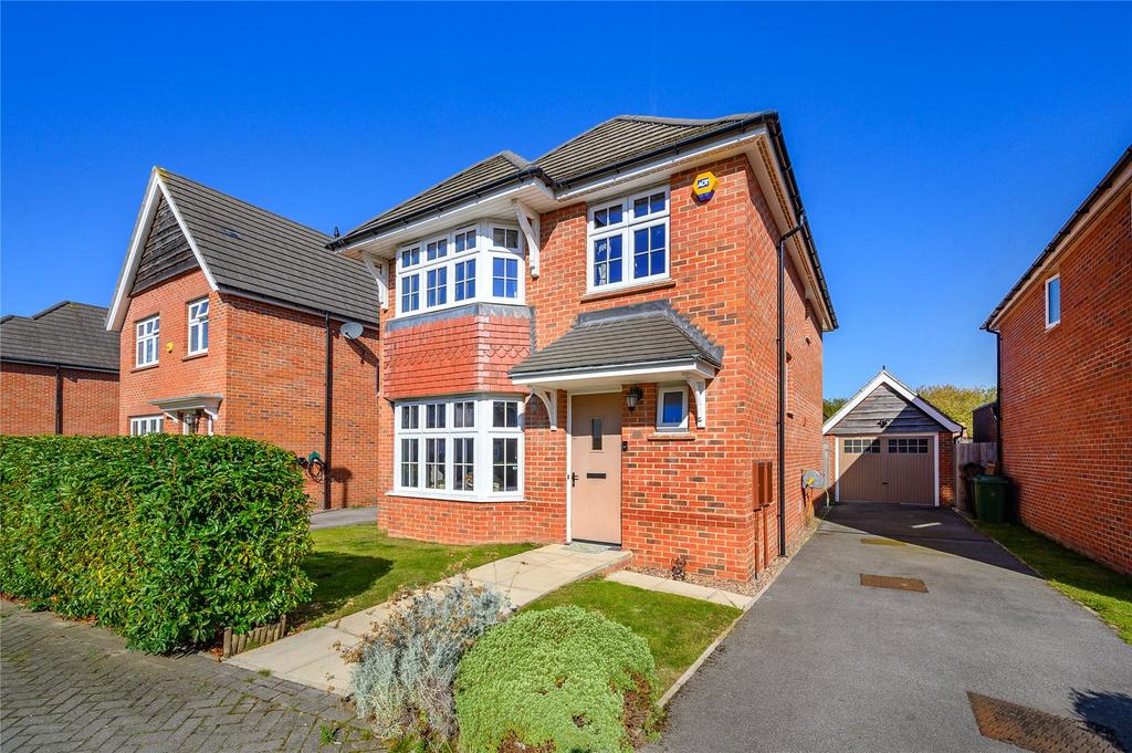 Adelaide Avenue, Morley, Leeds, West... 4 bed detached house - £415,000