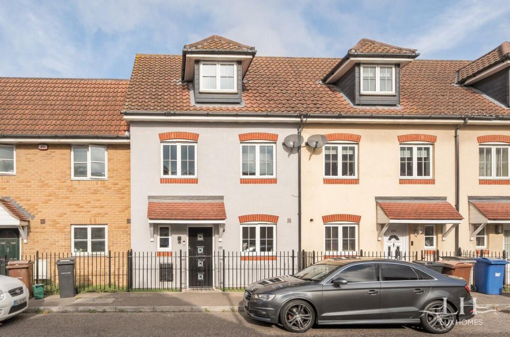 160 Caspian Way, Purfleet 3 bed terraced house - £400,000