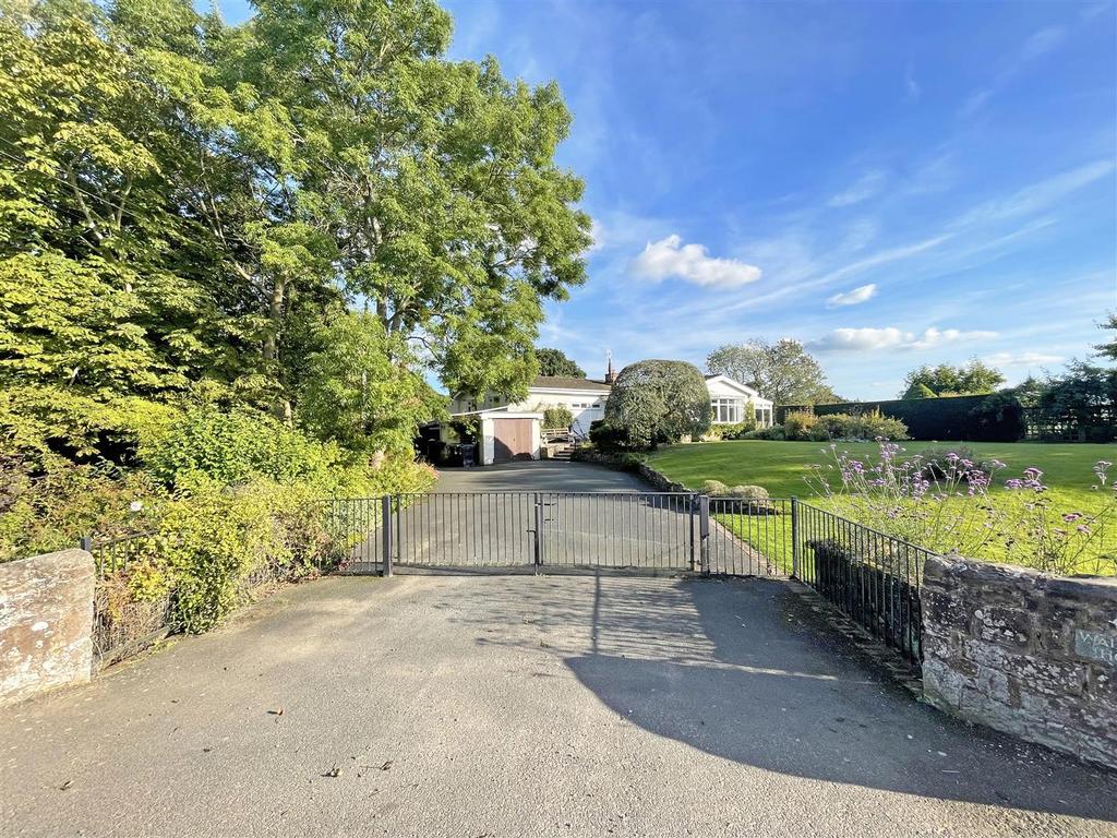 Condover, Shrewsbury 3 bed detached bungalow for sale - £550,000