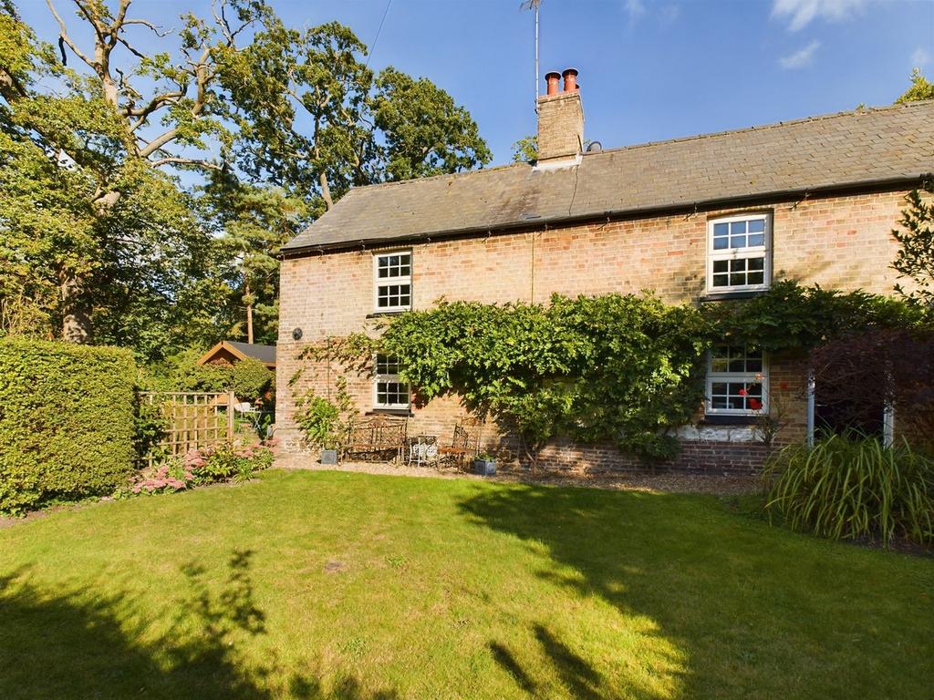 Lynn Road, South Runcton PE33 3 bed semi-detached house - £395,000