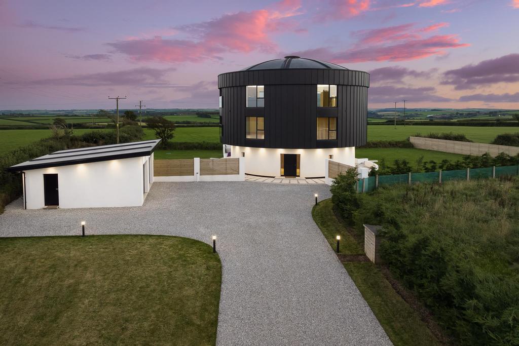 Higher Clovelly, Bideford, Devon, EX39 5 bed detached house for sale ...