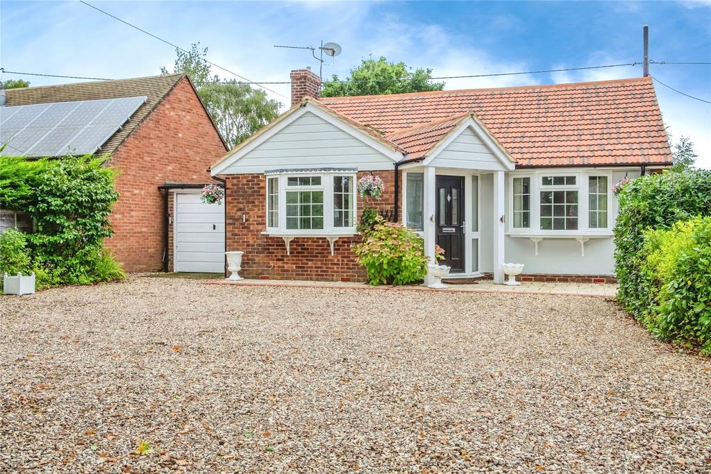 Silchester Road, Pamber Heath... 3 bed bungalow - £550,000