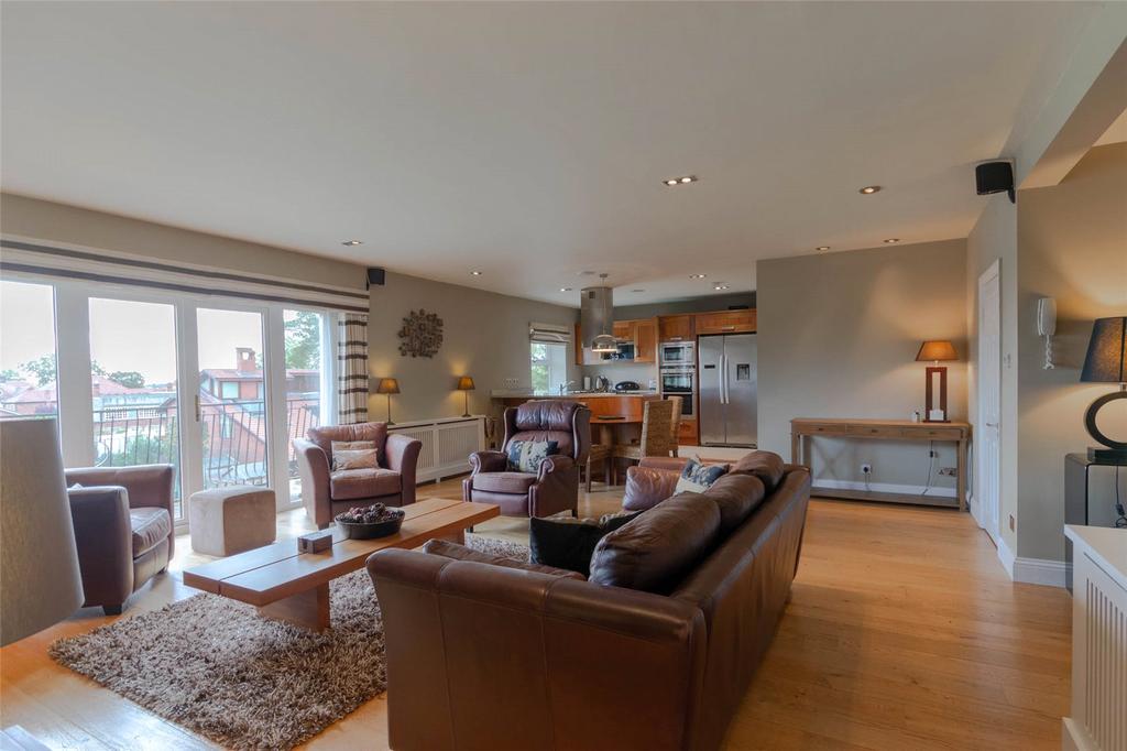 The Lawns, 104 Osborne Road, Jesmond... 3 bed penthouse - £2,500 pcm (£ ...