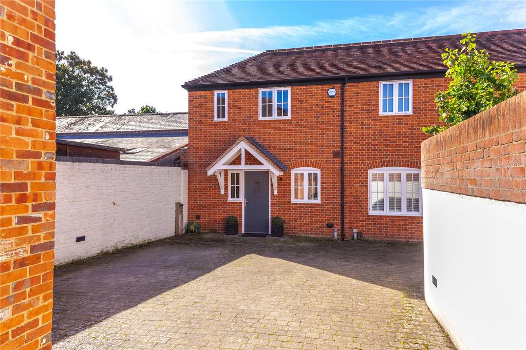 Bell Lane, Oxfordshire RG9 2 bed semi-detached house - £550,000