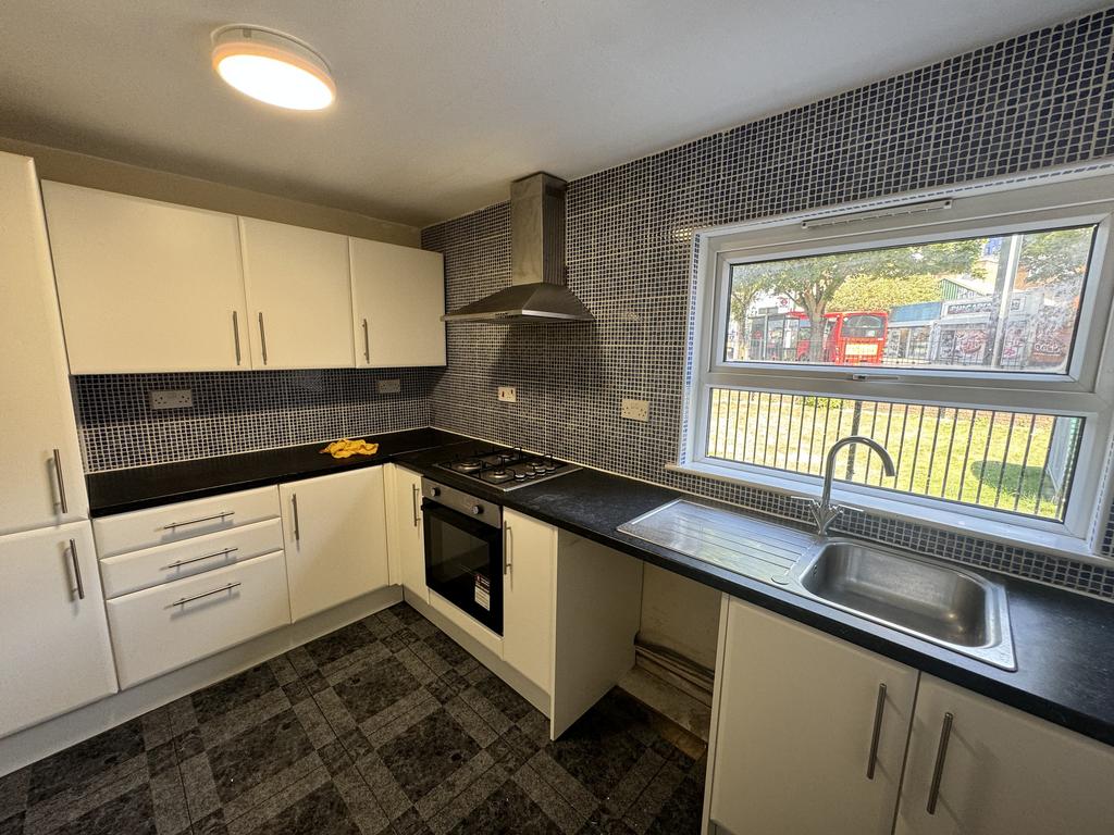Croydon CR0 2 bed flat - £1,675 pcm (£387 pw)